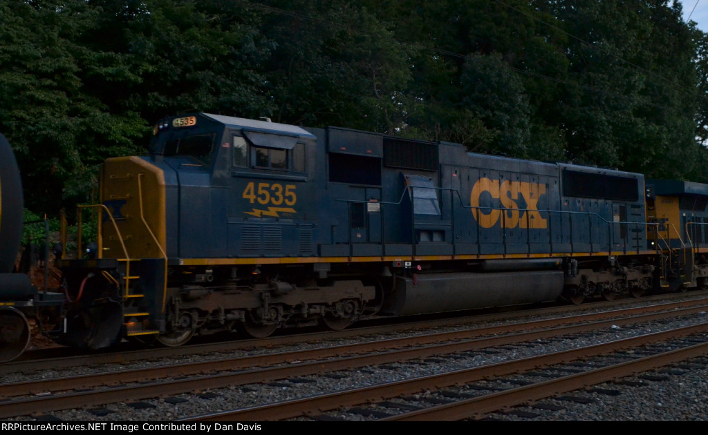 CSX SD70AC 4535 on Q439-07